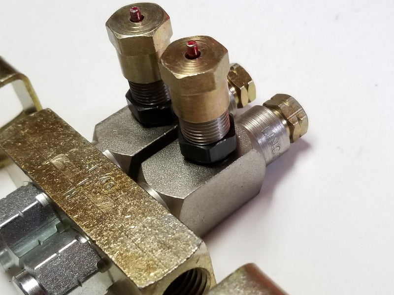 Lincoln SL-43 2-Unit Oil Dispensing Manifold 1/4" NPT Includes Bracket ...