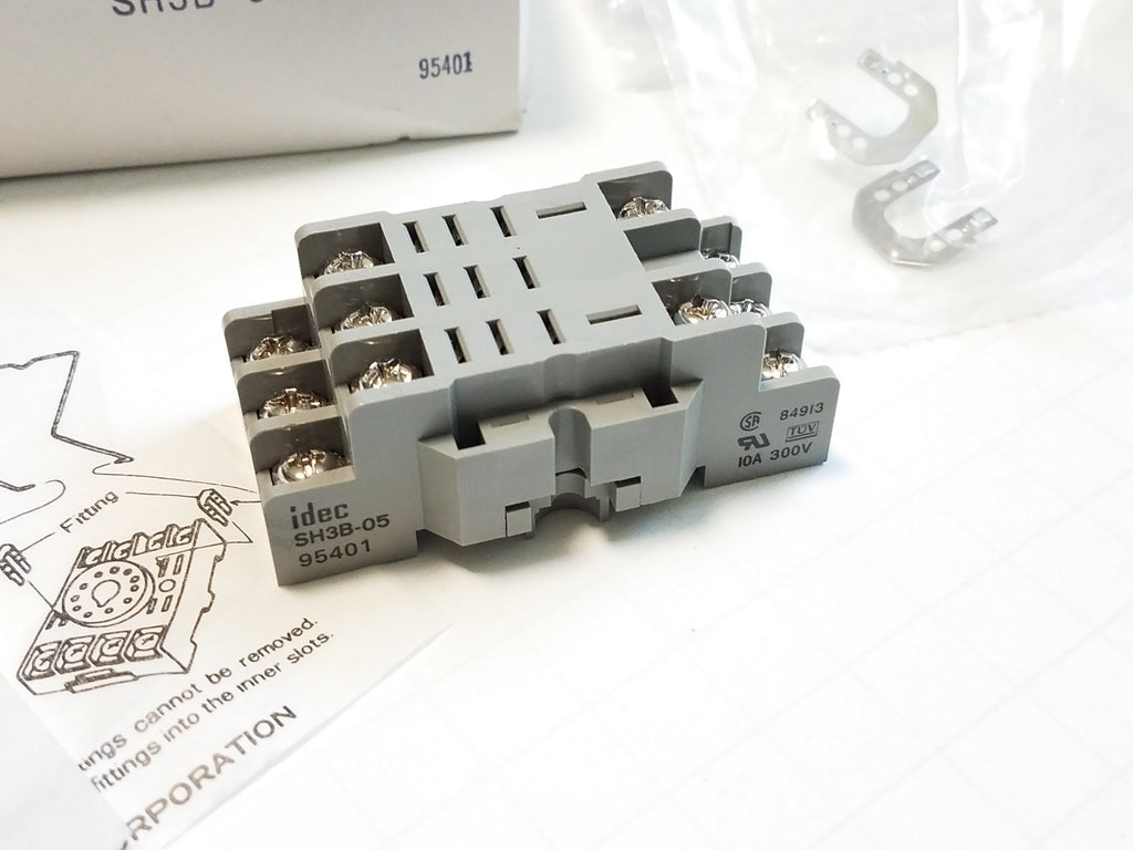 Lot of (8) Idec SH3B-05 DIN Rail Snap / Surface Mount Relay Socket 3-p ...