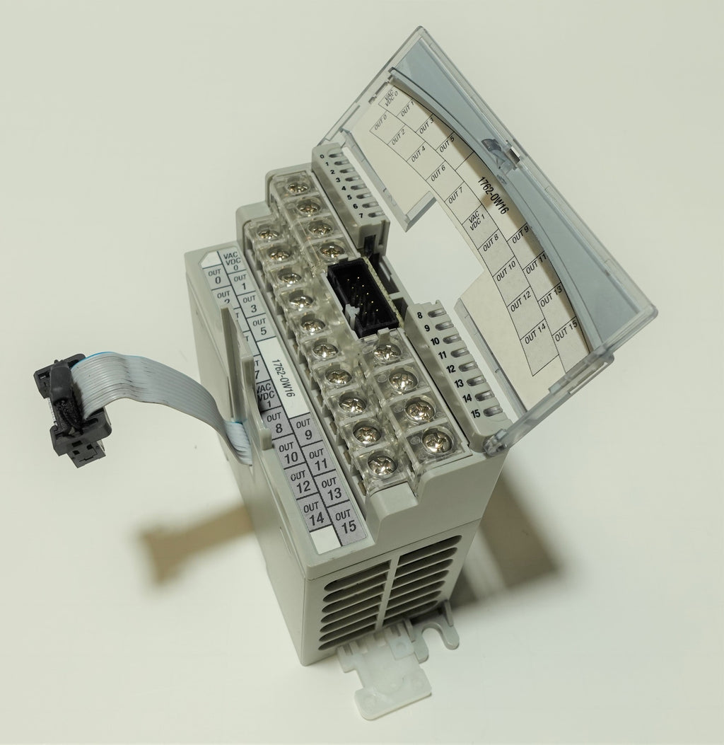 Allen Bradley 1762-OW16 Ser:A Rev:B 16PT AC/DC Relay Output Module ...